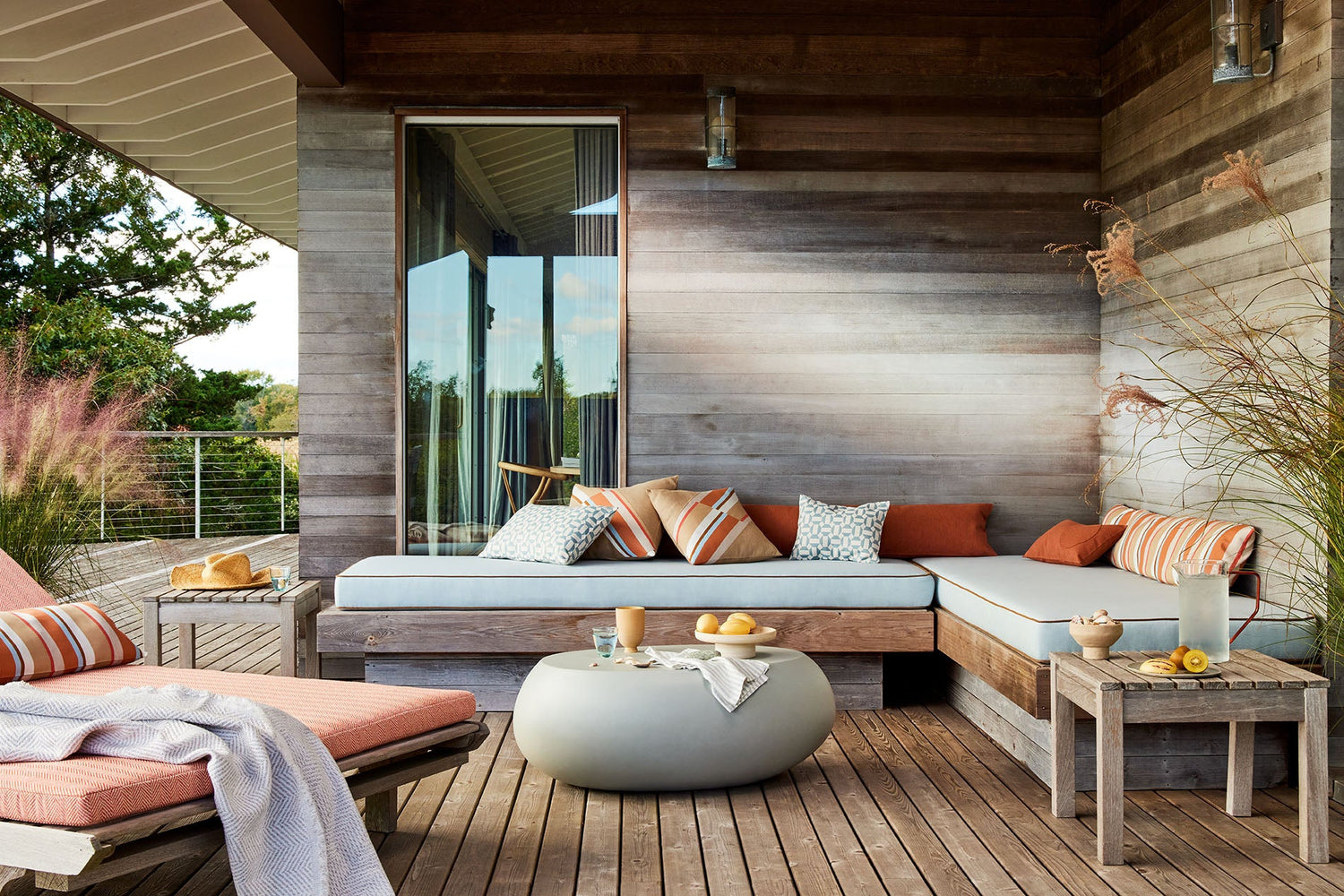 Glam Summer Patio: Self-Decorating Ideas for a Stylish Outdoor Retreat